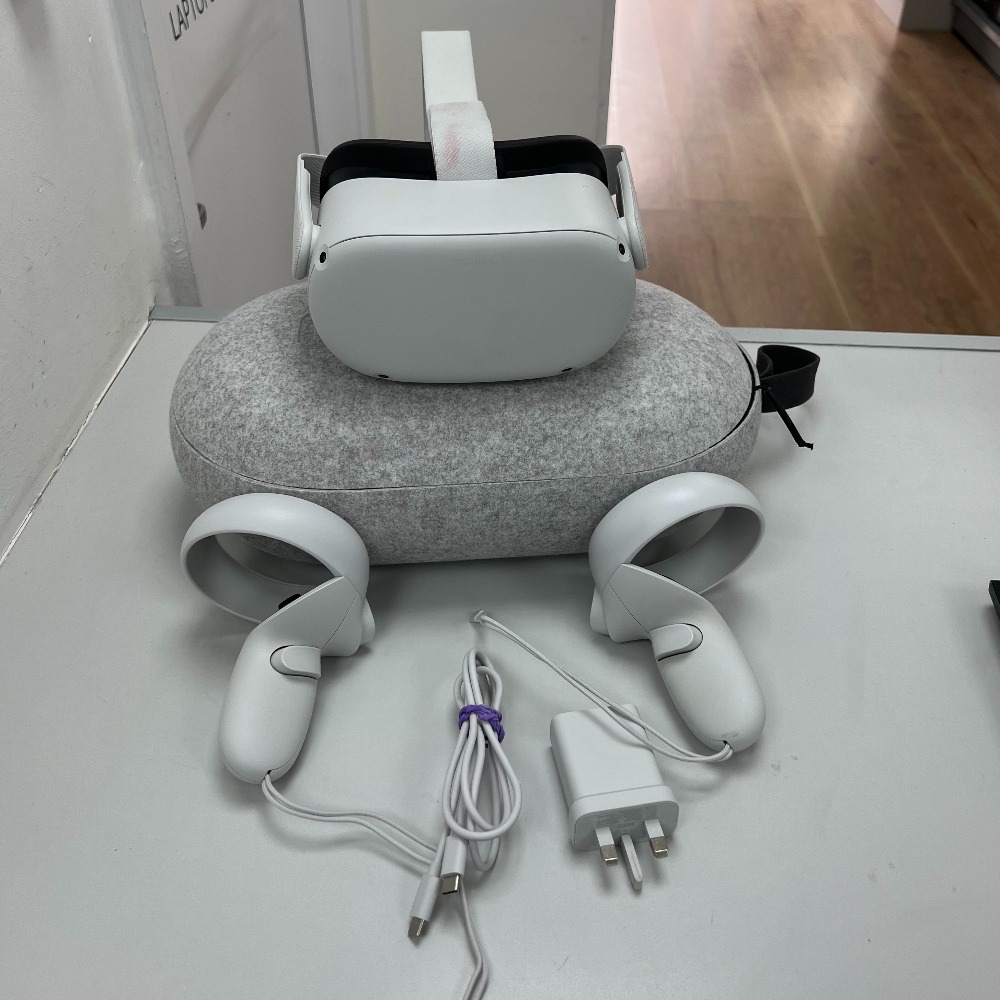 Pre owned Meta Oculus 256GB 2 Controllers Case Own4Less pre-owned-meta-oculus-256gb-2-controllers-case-own4less